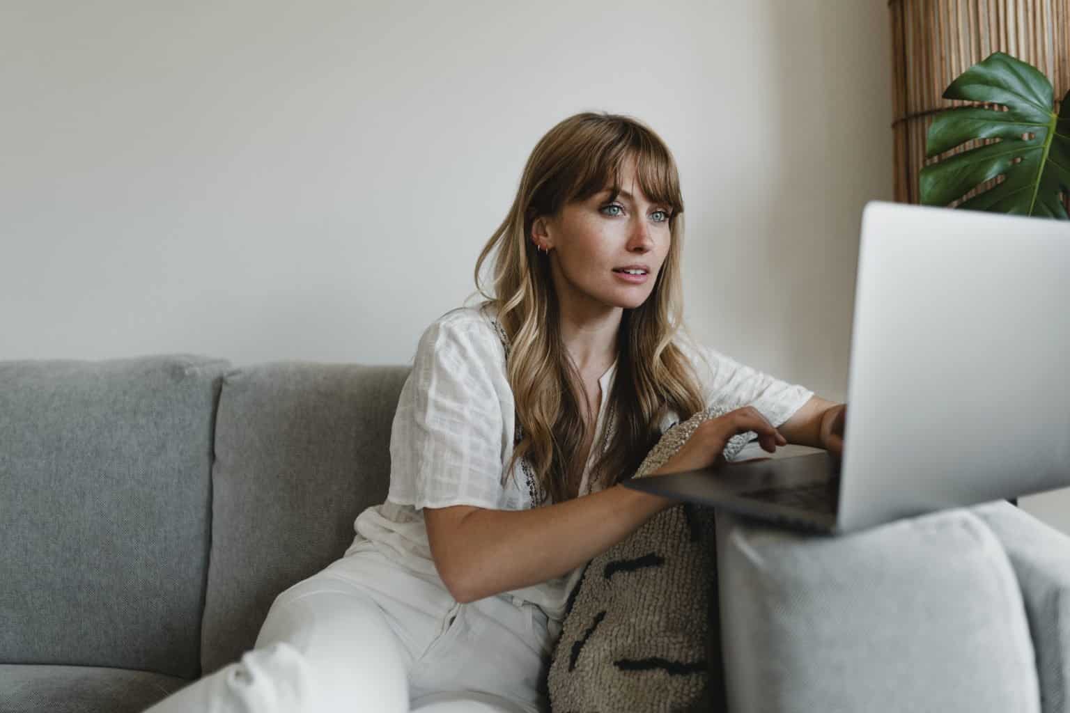 15 best side hustles for women who want to make money online